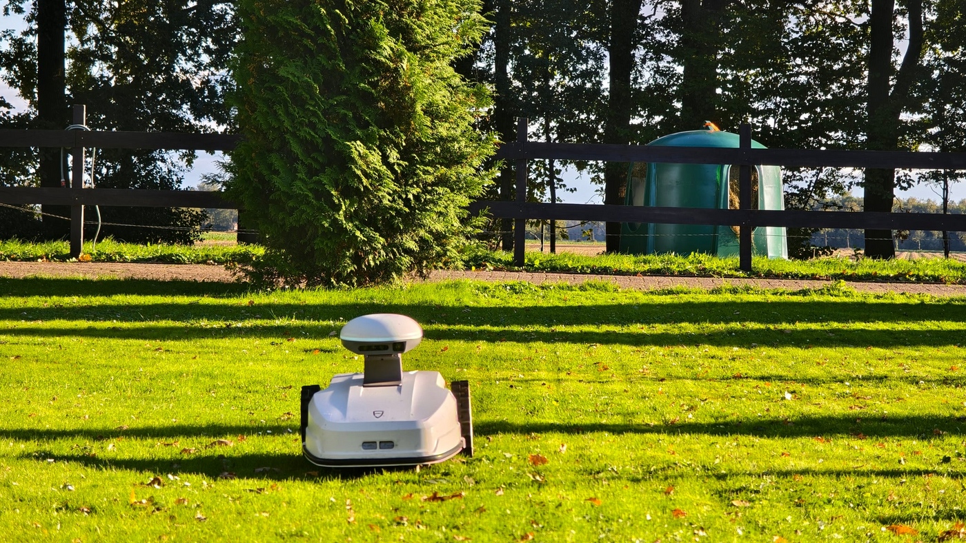 What Features to Look for in a Robot Lawn Mower | Buy Robotic Lawn Mow